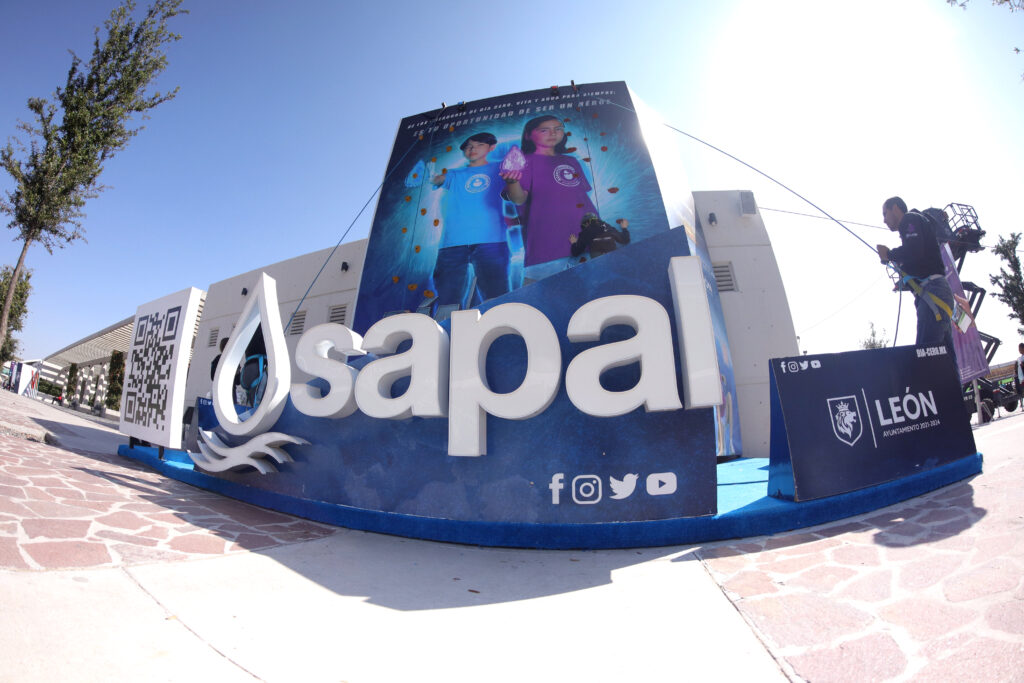 Sensibiliza SAPAL a través de “Tomas Públicas” en la Feria Estatal de León
